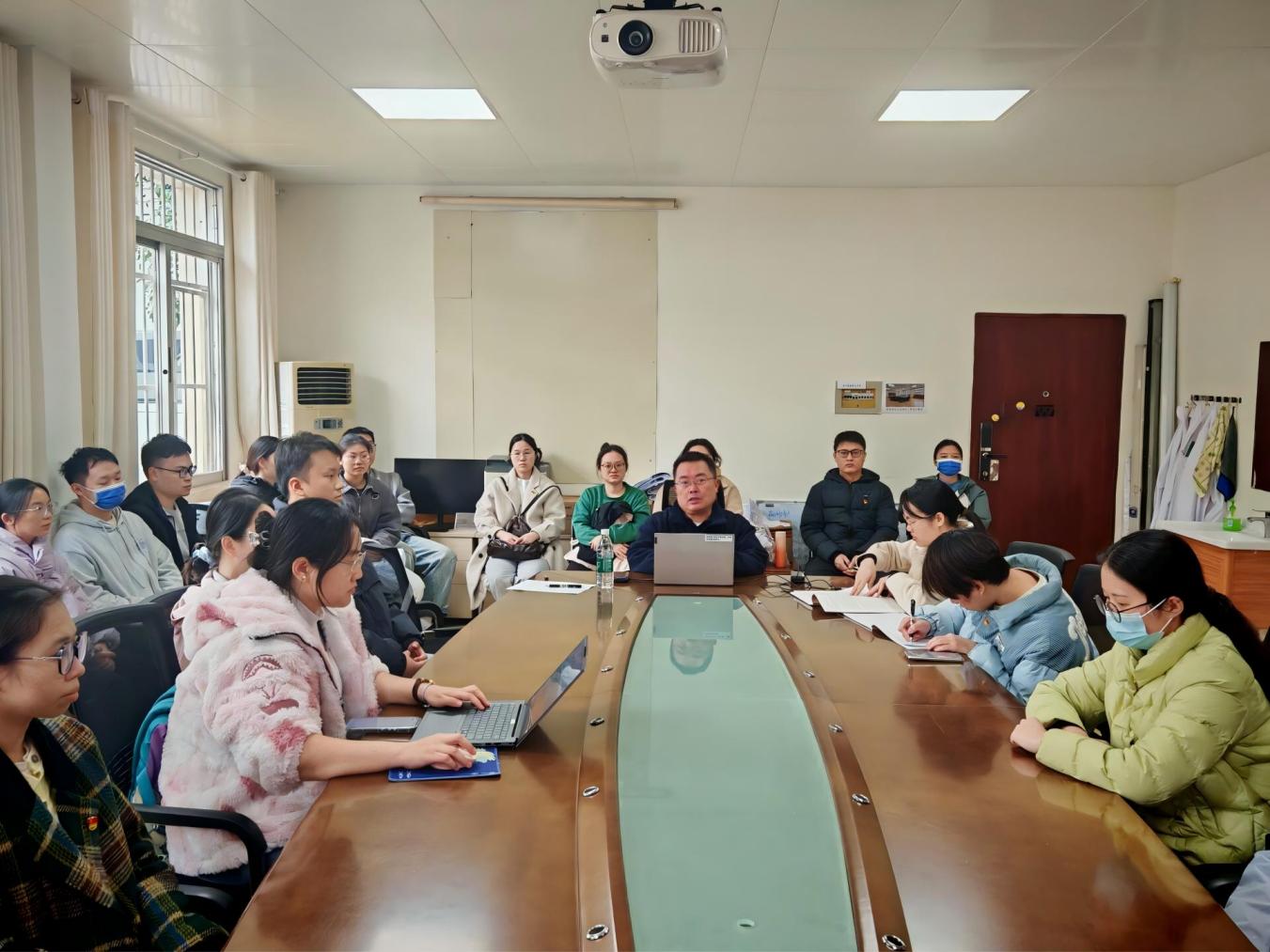 研究生院一附院研究生第六党支部召开党员大会_党建快讯_党建工作_广西中医药大学研究生院，研究生工作部